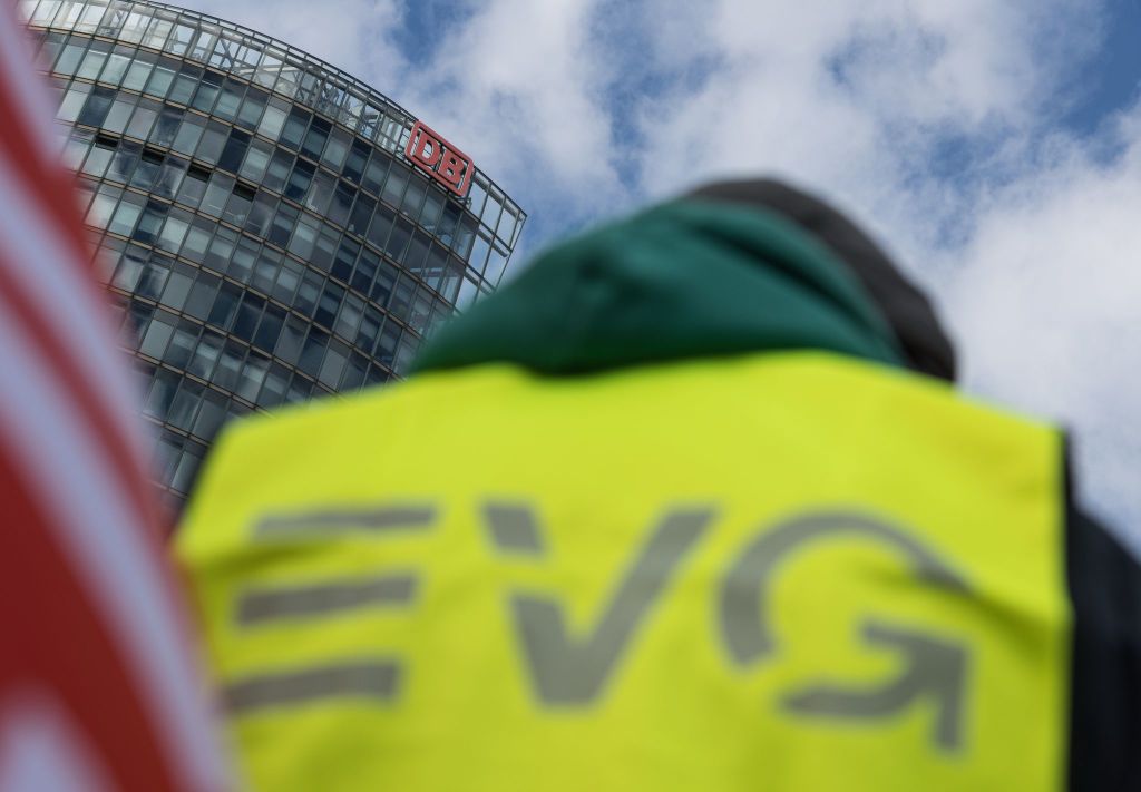 Bahn und EVG verhandeln in zweiter Tarifrunde • news • onvista