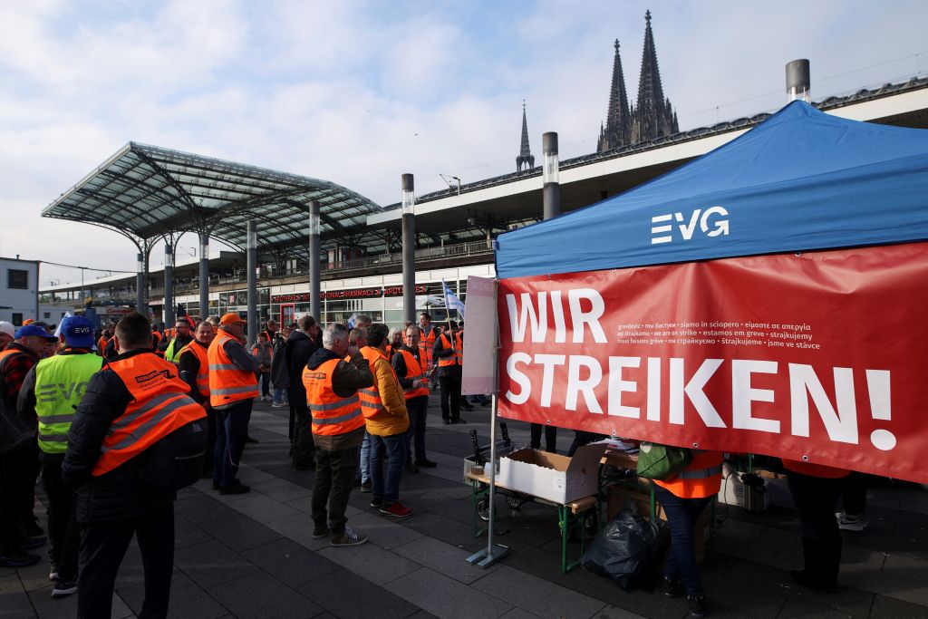 Bahngewerkschaft EVG droht vor neuer Tarifrunde mit Warnstreiks • news • onvista