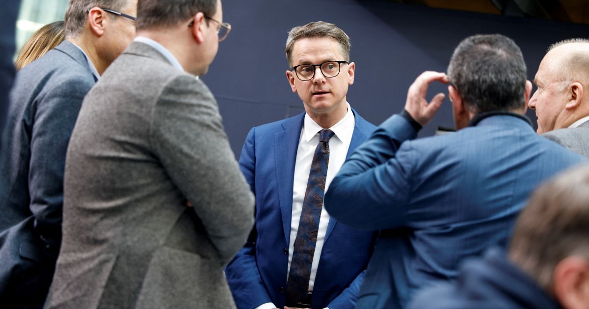 Linnemann nennt Mindestlohn von 15 Euro "erreichbar" - Kommission ...